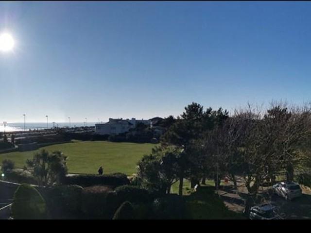 Hastings Court, Worthing, BN11 2 bed flat to rent £1,650 pcm £381 pw
