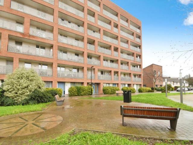 Hastings Road, London, E16 1 bed flat to rent £1,650 pcm £381 pw