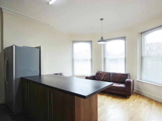 Has HMO licence for up to 7 sharers! Spacious 7 bedroom house within walking distance to St. Andrews Park
