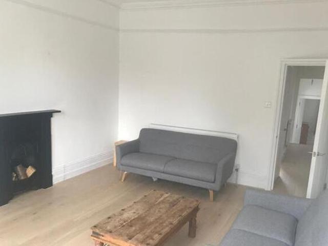 Haselrigge Road, Clapham, 2 Bedroom Flat