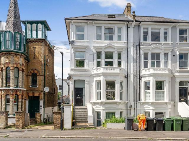Haselrigge Road, Clapham North, London SW4, 2 bed flat to rent, £2,701 pcm | PrimeLocation