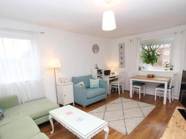 Haslam Close, Ickenham, 2 Bedroom Apartment
