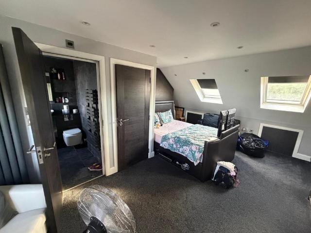 Haslemere Avenue, HOUNSLOW. 4 bed semi detached house to rent £3,500 pcm £808 pw