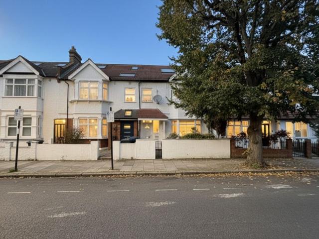 Haslemere Avenue, London W13, Room to rent, £875 pcm | PrimeLocation