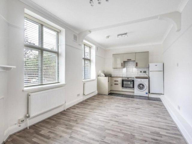 Oakfield Court, Haslemere Road, Crouch End, London N8, 1 bed flat to rent, £1,650 pcm | PrimeLocation