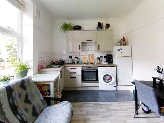 Haslemere Road, London N8 1 bed apartment to rent £1,750 pcm £404 pw