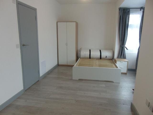 Haslemere Road, Seven Kings, Essex IG3, Studio to rent, £1,150 pcm | PrimeLocation