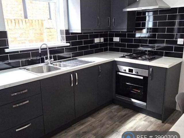 Haslemere Road, Southsea, PO4 3 bed terraced house to rent £1,580 pcm £365 pw