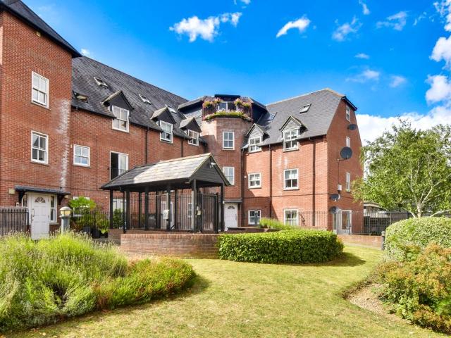 Hasler Place, Great Dunmow CM6, 2 bed penthouse to rent, £1,350 pcm | PrimeLocation
