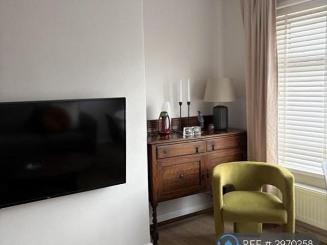 Hassop Avenue, Salford, M7 4 bed semi detached house to rent £2,590 pcm £598 pw