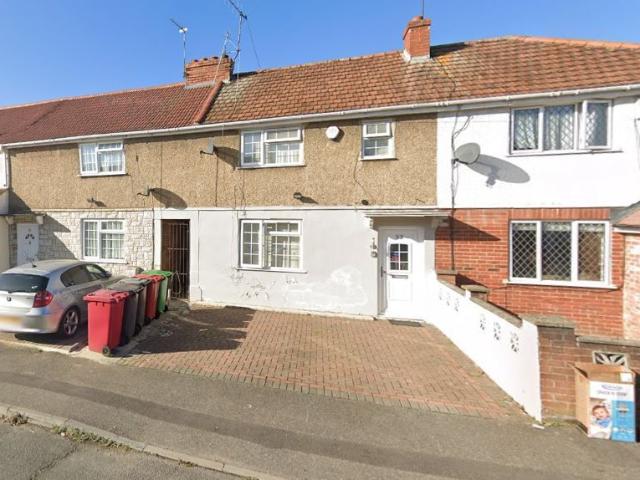Hatton Avenue, Slough SL2, 3 bed property to rent, £2,000 pcm | PrimeLocation