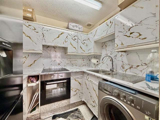 Hatton Road, Bedfont TW14 Studio to rent £1,050 pcm £242 pw