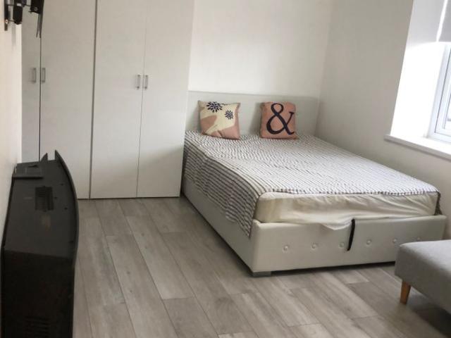 Hatton Road, Feltham TW14, Studio to rent, £1,100 pcm | PrimeLocation