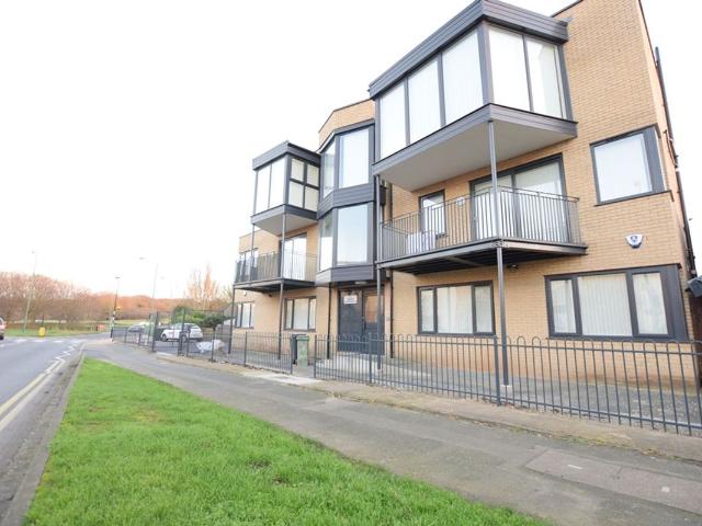 Hatch Lane, London E4, 2 bed flat to rent, £2,000 pcm | PrimeLocation