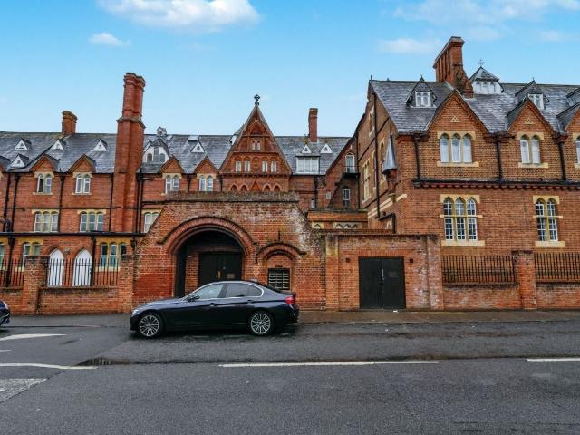 Hatch Lane, Windsor, Berkshire SL4, 2 bed flat to rent, £1,750 pcm | PrimeLocation