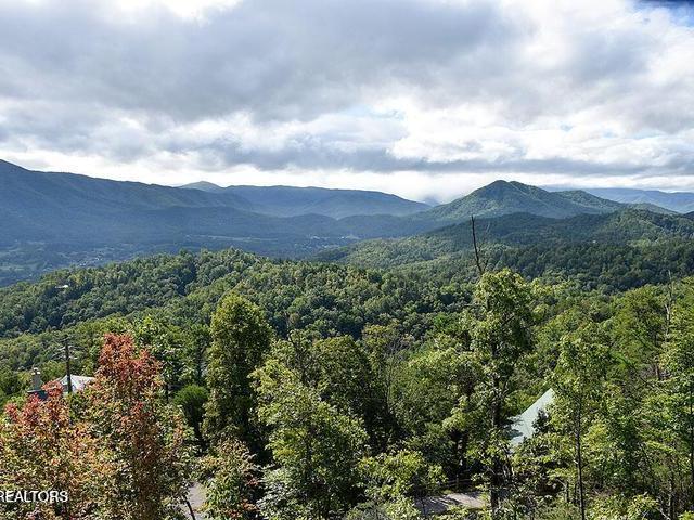 Hatcher Mountain Rd, Sevierville, TN 37862