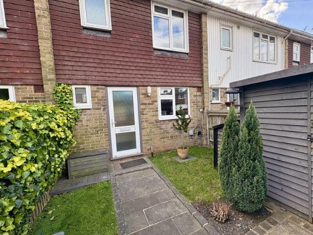 Hatchgate Close, Cuckfield 3 bed terraced house to rent £1,425 pcm £329 pw