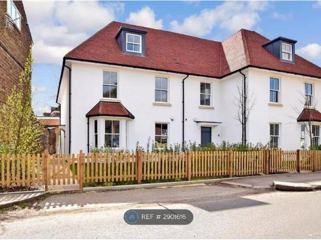Hatchlands Road, Redhill RH1, 1 bed flat to rent, £1,600 pcm | PrimeLocation