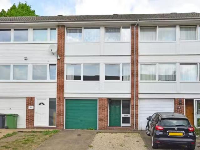 Hatcliffe Close, London, SE3 4 bed house to rent £2,500 pcm.