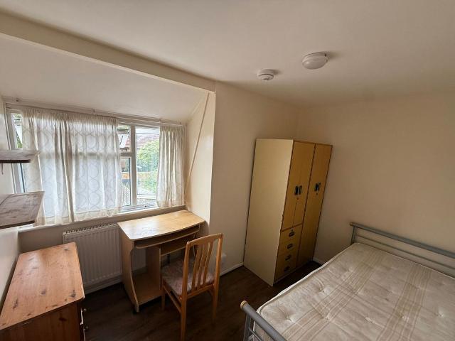 Hatfield AL10, Room to rent, £600 pcm | PrimeLocation