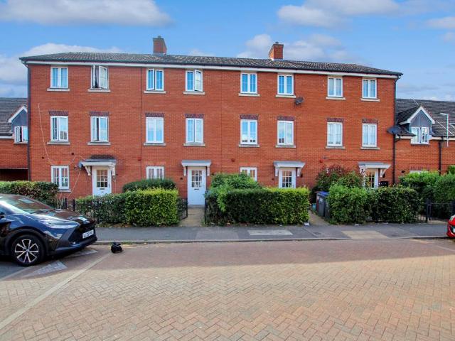 Hatfield AL10 4 bed terraced house to rent £2,750 pcm £635 pw