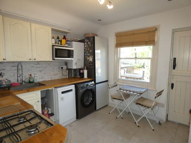 Hatfield Road, St. Albans AL1, 3 bed flat to rent, £2,250 pcm | PrimeLocation