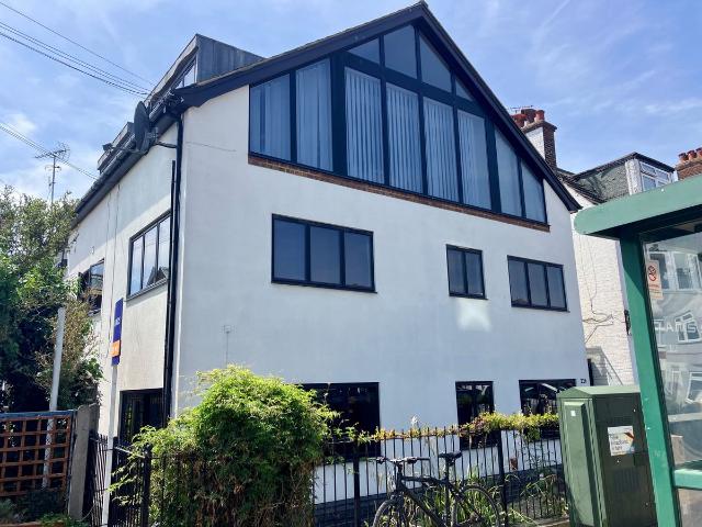 Hatfield Road, St Albans AL1, 2 bed flat to rent, £1,495 pcm | PrimeLocation