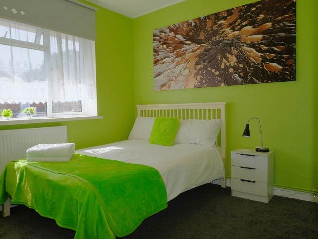 Hathaway Gardens, London W13, Room to rent, £950 pcm | PrimeLocation