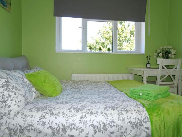 Hathaway Gardens, West Ealing W13, Room to rent, £900 pcm | PrimeLocation