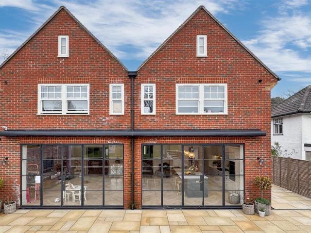 Hatherden Avenue, Poole 4 bed detached house to rent £4,250 pcm £981 pw