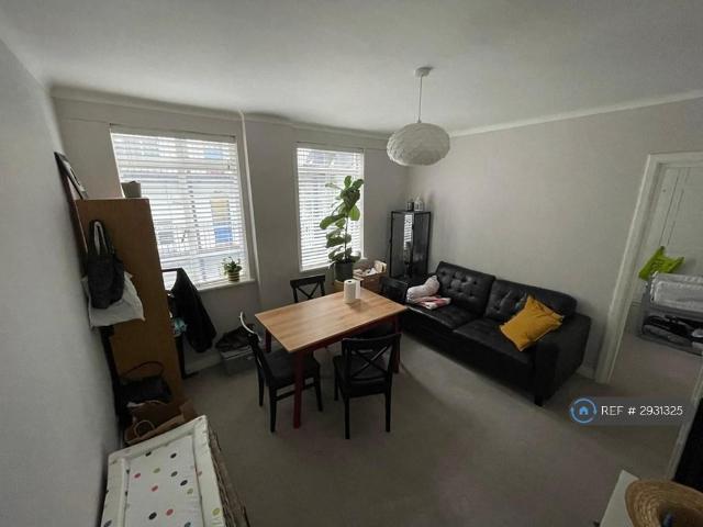 Hatherley Grove, London, W2 1 bed flat to rent £2,295 pcm £530 pw