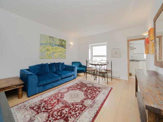 Hatherley Grove, Notting Hill W2, 2 bed flat to rent, £2,850 pcm | PrimeLocation