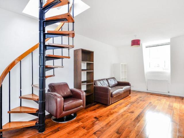 Hatherley Grove, Westbourne Grove. 1 bed flat to rent £2,709 pcm £625 pw