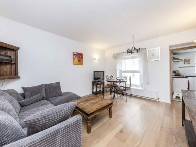 Hatherley Grove, W2, London
