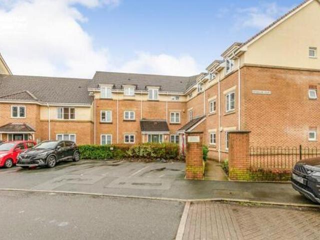Hatherlow Court, Westhoughton, 2 Bedroom Apartment
