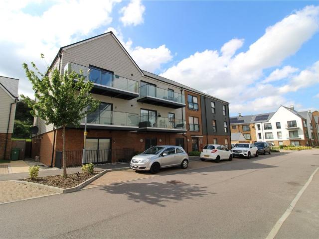 Havelock Drive, Greenhithe DA9, 2 bed flat to rent, £1,700 pcm | PrimeLocation