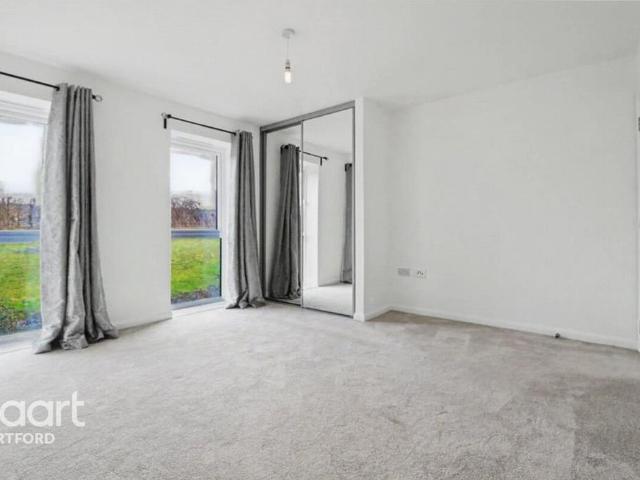 Havelock Drive, Greenhithe 2 bed apartment to rent £1,600 pcm £369 pw
