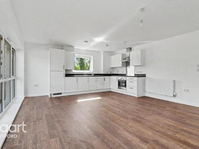 Havelock Drive, Greenhithe 2 bed apartment to rent £1,600 pcm £369 pw