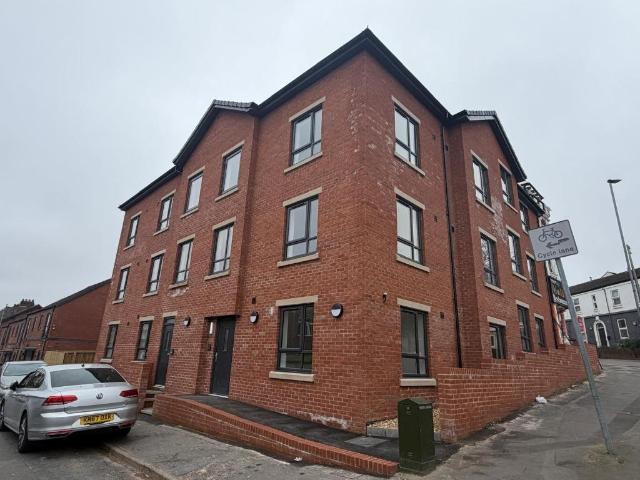 Havelock Place, Stoke On Trent ST1 6 bed flat to rent £2,989 pcm £690 pw