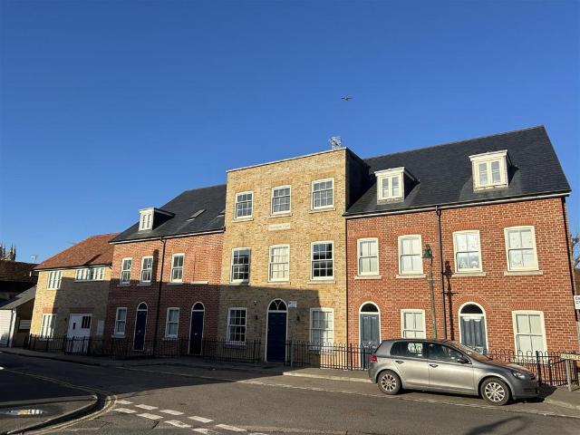 Havelock Street, Canterbury CT1 1 bed flat to rent £1,050 pcm £242 pw