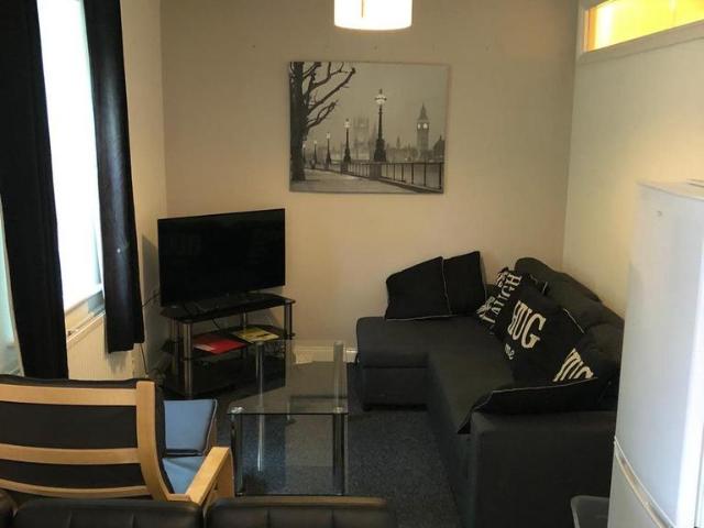 Havelock Street, Loughborough LE11 4 bed house to rent £2,253 pcm £520 pw