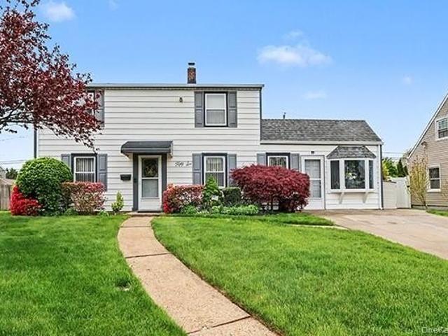 Haven Ln, Levittown, Home For Sale
