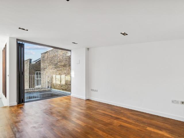Haven Mews, Islington, London, N1 3 bed terraced house to rent £5,000 pcm £1,154 pw