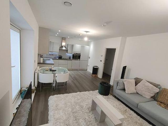Haven Road, Rainham RM13 2 bed flat to rent £1,900 pcm £438 pw