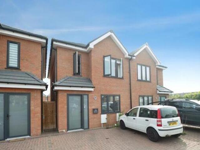 Havering Road, Romford, 3 Bedroom Semi detached