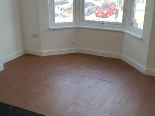 Havering Road, Romford, RM1 2 bed flat to rent £1,600 pcm £369 pw