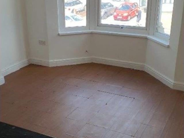 Havering Road, Romford RM1, 2 bed flat to rent, £1,250 pcm | PrimeLocation