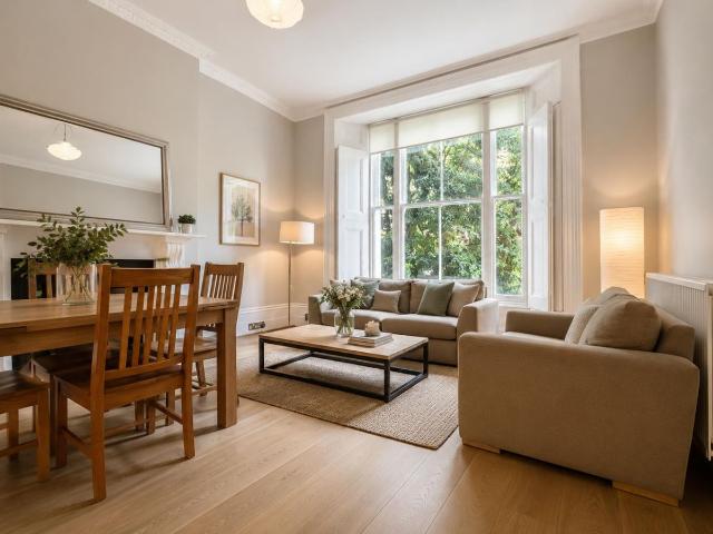 Haverstock Hill, Belsize Park NW3, 2 bed flat to rent, £3,500 pcm | PrimeLocation