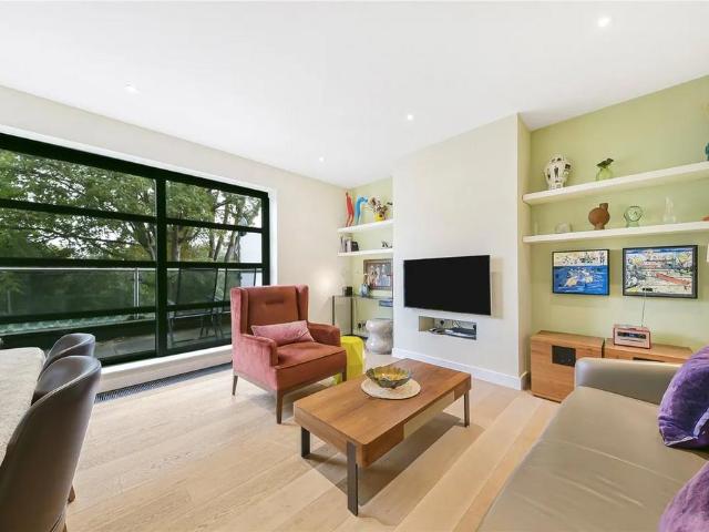Haverstock Hill, London NW3 2 bed flat to rent £3,991 pcm £921 pw