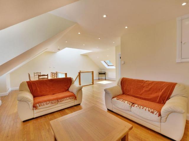 Haverstock Hill, London, NW3 3 bed apartment to rent £4,000 pcm £923 pw